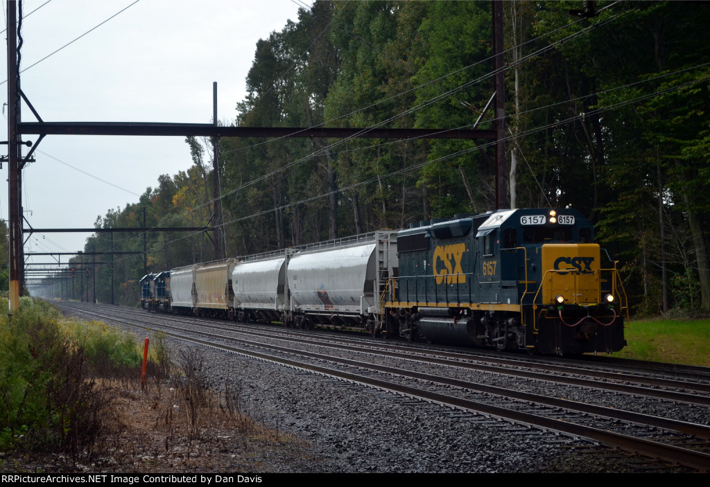 CSX GP38-2S 6157 leads C770-02